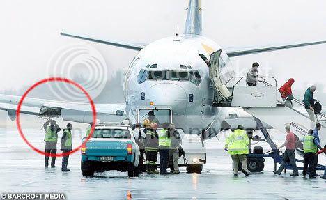 Boeing 737 engine falls off!!! - Aviation News - FlightAware Discussions
